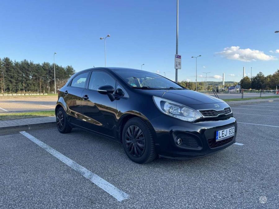 Melns Kia Rio 2012 Viļņa, ar dzinēja tilpumu 1.40 L un nobraukumu 222 tūkst. km par 2230 €, foto 3 vietnē AUTOMOTO.COM.LV