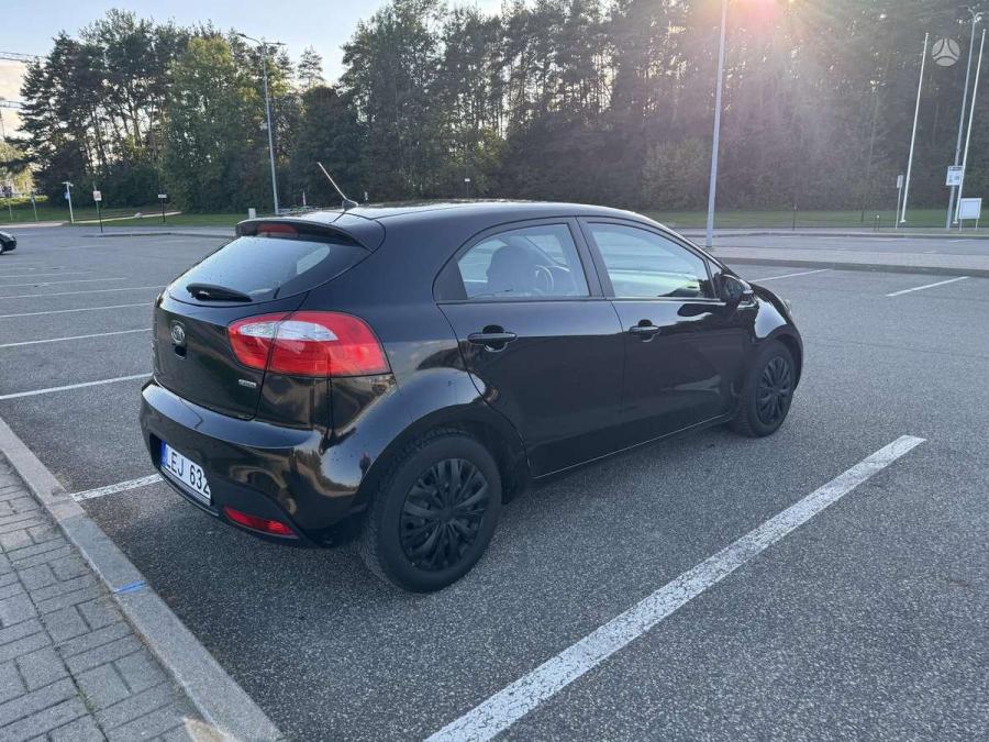 Melns Kia Rio 2012 Viļņa, ar dzinēja tilpumu 1.40 L un nobraukumu 222 tūkst. km par 2230 €, foto 4 vietnē AUTOMOTO.COM.LV