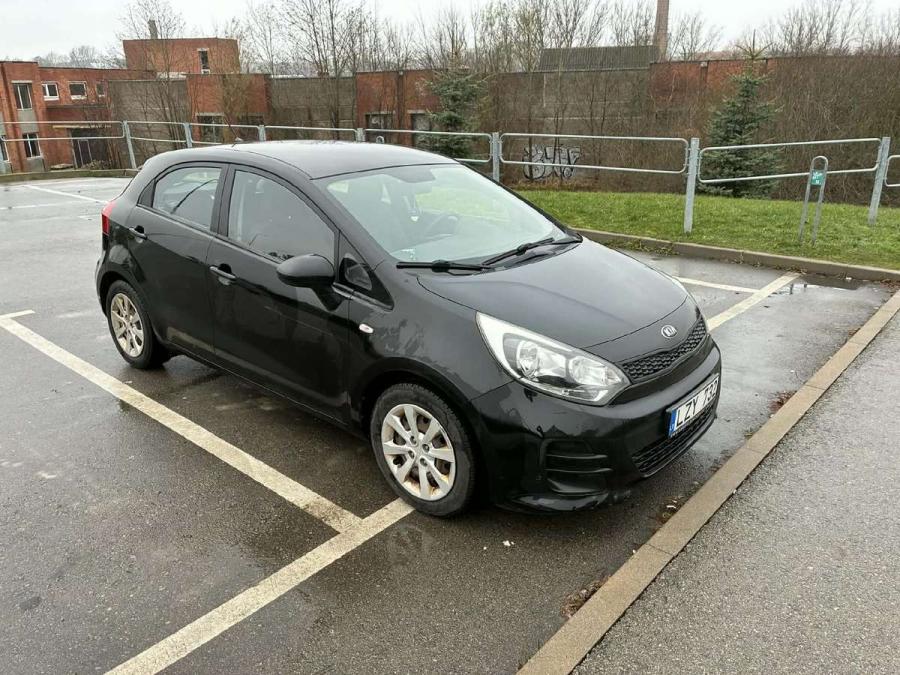 Black Kia Rio 2015 in Siauliai, with an engine capacity of 1.12 L and mileage of 220 thousand km for 3450 €, photo 1 on AUTOMOTO.COM.LV