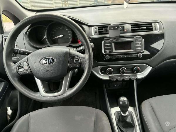 Black Kia Rio 2015 in Siauliai, with an engine capacity of 1.12 L and mileage of 220 thousand km for 3450 €, photo 9 on AUTOMOTO.COM.LV