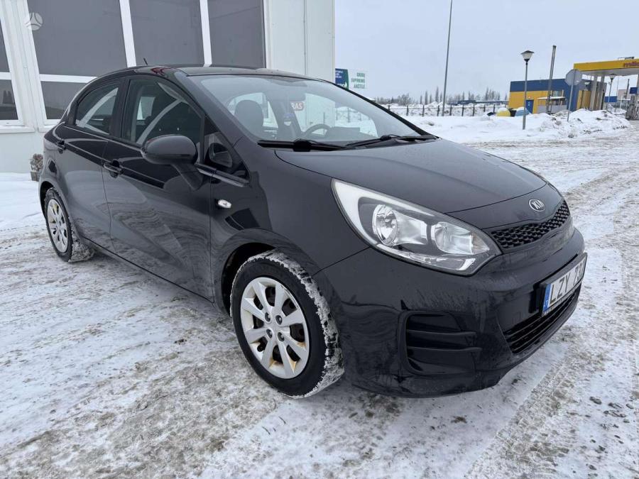Black Kia Rio 2016 in Kretinga, with an engine capacity of 1.12 L and mileage of 220 thousand km for 3495 €, photo 1 on AUTOMOTO.COM.LV