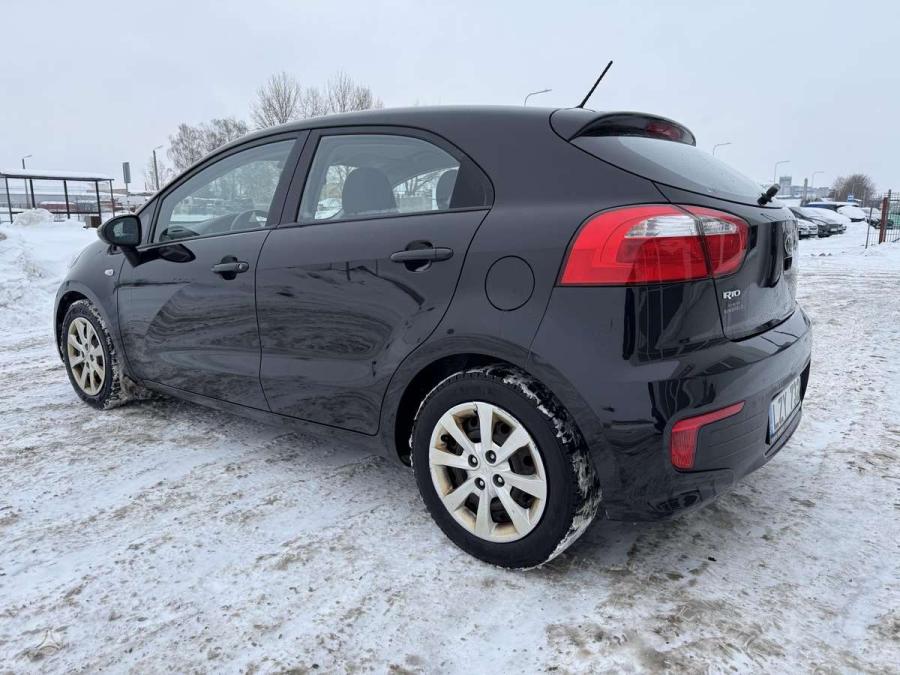 Black Kia Rio 2016 in Kretinga, with an engine capacity of 1.12 L and mileage of 220 thousand km for 3495 €, photo 6 on AUTOMOTO.COM.LV