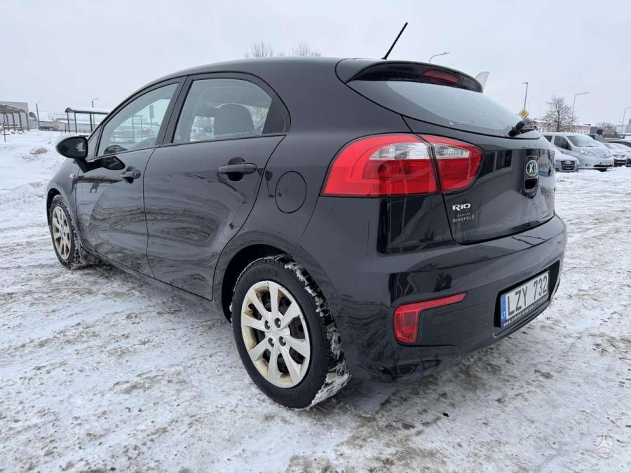 Black Kia Rio 2016 in Kretinga, with an engine capacity of 1.12 L and mileage of 220 thousand km for 3495 €, photo 7 on AUTOMOTO.COM.LV