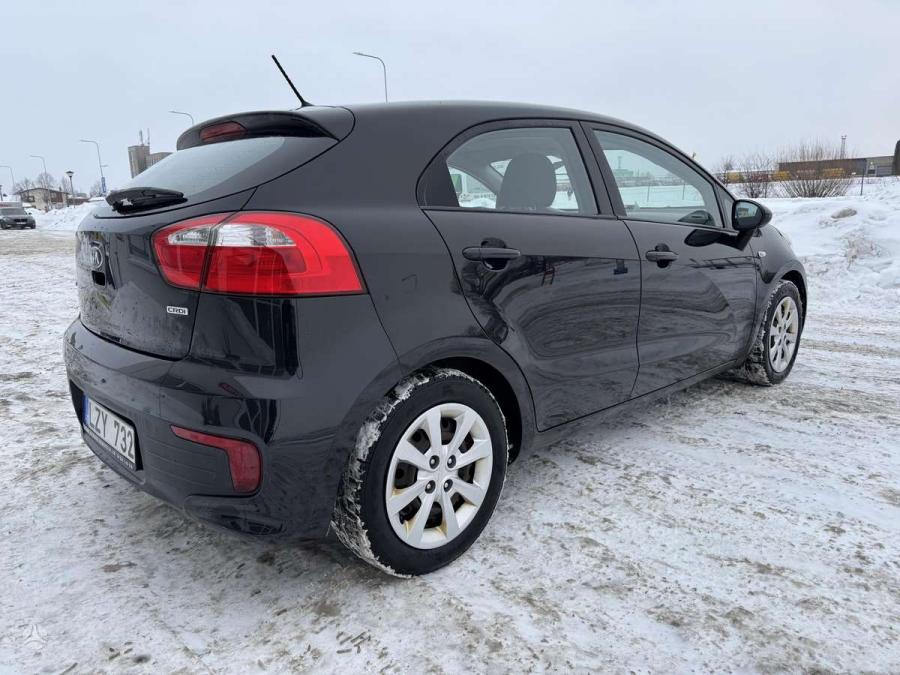 Black Kia Rio 2016 in Kretinga, with an engine capacity of 1.12 L and mileage of 220 thousand km for 3495 €, photo 10 on AUTOMOTO.COM.LV