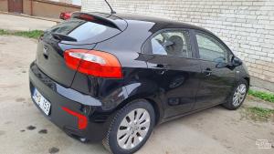 Black Kia Rio 2016 in Kaunas, with an engine capacity of 1.20 L and mileage of 148 thousand km for 4900 €, photo 3 on AUTOMOTO.COM.LV