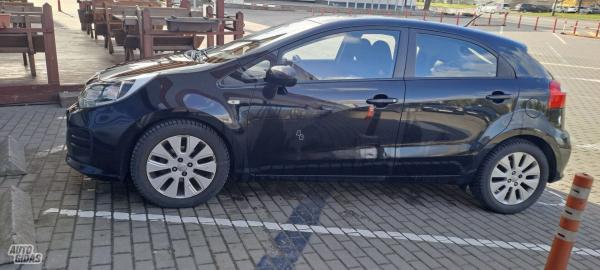 Black Kia Rio 2016 in Kaunas, with an engine capacity of 1.20 L and mileage of 148 thousand km for 4900 €, photo 8 on AUTOMOTO.COM.LV