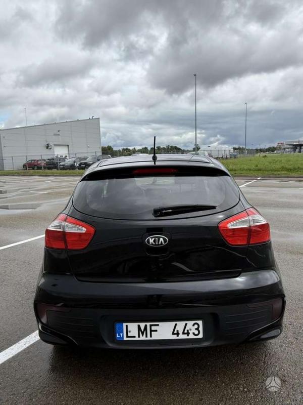 Melns Kia Rio 2016 Panevēža, ar dzinēja tilpumu 1.25 L un nobraukumu 95 tūkst. km par 6700 €, foto 5 vietnē AUTOMOTO.COM.LV