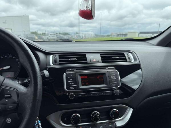 Melns Kia Rio 2016 Panevēža, ar dzinēja tilpumu 1.25 L un nobraukumu 95 tūkst. km par 6700 €, foto 7 vietnē AUTOMOTO.COM.LV