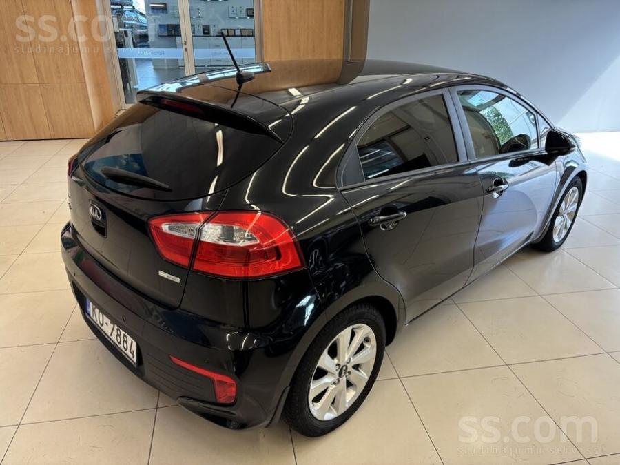Black Kia Rio 2017 in Riga, with an engine capacity of 1.40 L and mileage of 134 thousand km for 7500 €, photo 5 on AUTOMOTO.COM.LV