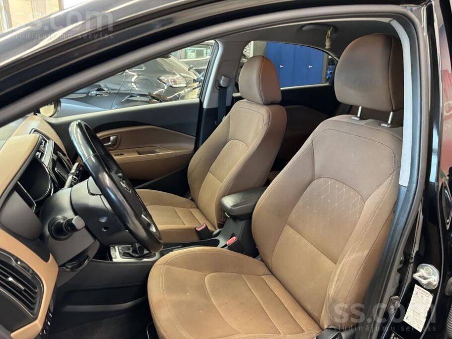 Black Kia Rio 2017 in Riga, with an engine capacity of 1.40 L and mileage of 134 thousand km for 7500 €, photo 10 on AUTOMOTO.COM.LV