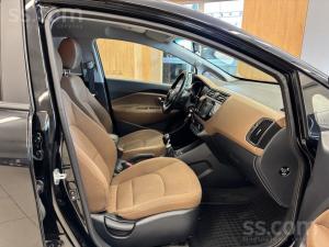 Black Kia Rio 2017 in Riga, with an engine capacity of 1.40 L and mileage of 134 thousand km for 7500 €, photo 14 on AUTOMOTO.COM.LV