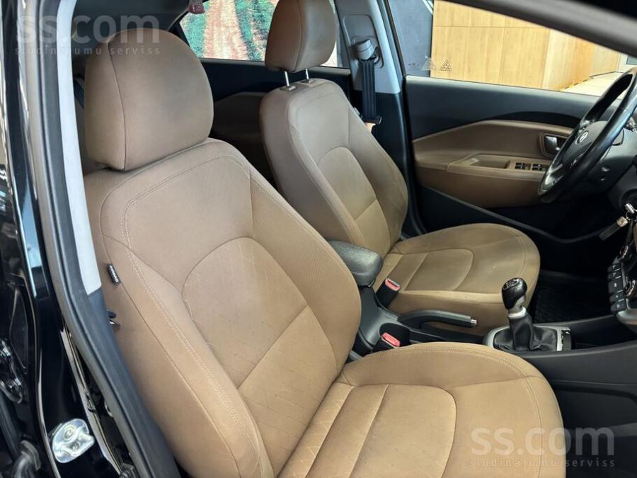 Black Kia Rio 2017 in Riga, with an engine capacity of 1.40 L and mileage of 134 thousand km for 7500 €, photo 16 on AUTOMOTO.COM.LV