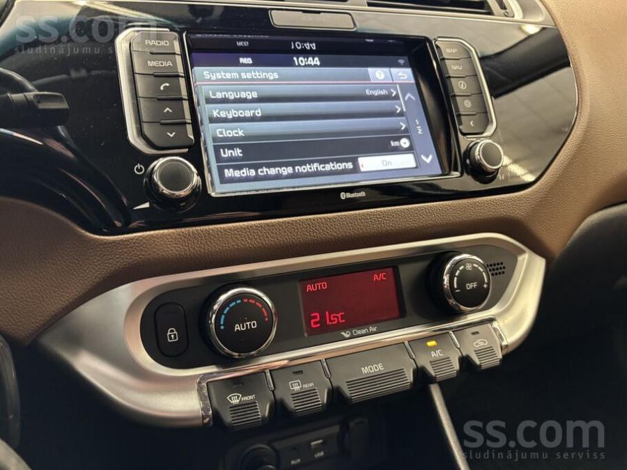 Black Kia Rio 2017 in Riga, with an engine capacity of 1.40 L and mileage of 134 thousand km for 7500 €, photo 25 on AUTOMOTO.COM.LV
