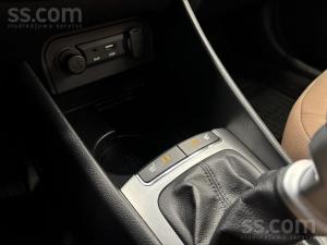 Black Kia Rio 2017 in Riga, with an engine capacity of 1.40 L and mileage of 134 thousand km for 7500 €, photo 33 on AUTOMOTO.COM.LV