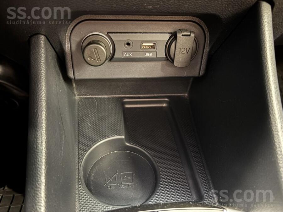 Black Kia Rio 2017 in Riga, with an engine capacity of 1.40 L and mileage of 134 thousand km for 7500 €, photo 34 on AUTOMOTO.COM.LV