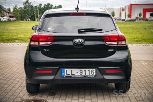 Black Kia Rio 2017 in Riga, with an engine capacity of 1.40 L and mileage of 0 thousand km for 5990 €, photo 6 on AUTOMOTO.COM.LV