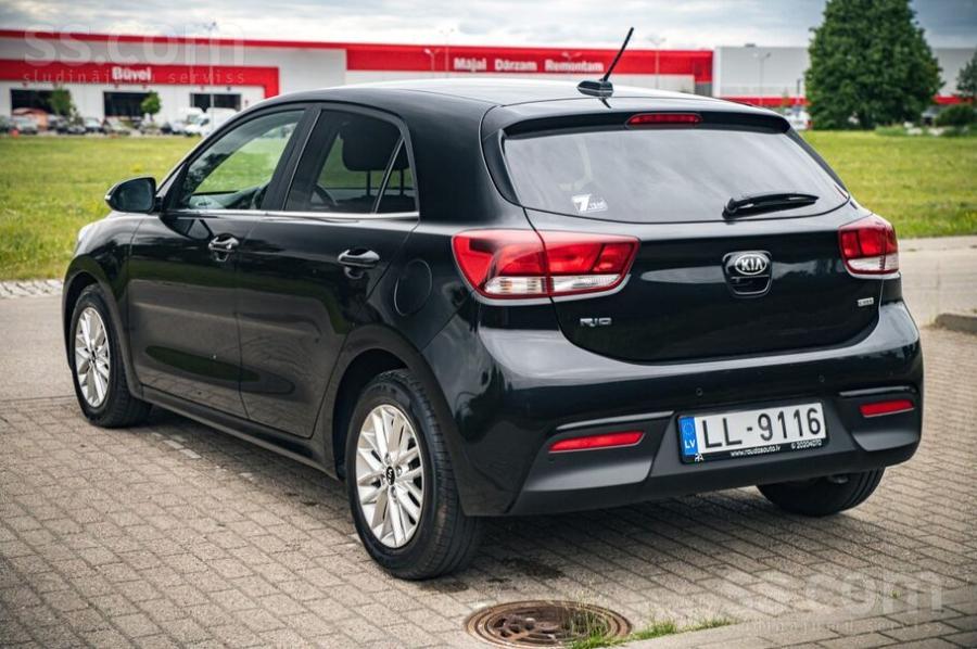 Black Kia Rio 2017 in Riga, with an engine capacity of 1.40 L and mileage of 0 thousand km for 5990 €, photo 7 on AUTOMOTO.COM.LV