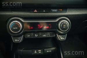 Black Kia Rio 2017 in Riga, with an engine capacity of 1.40 L and mileage of 0 thousand km for 5990 €, photo 14 on AUTOMOTO.COM.LV