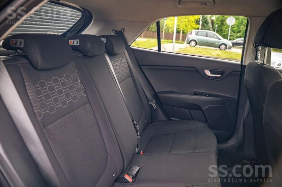 Black Kia Rio 2017 in Riga, with an engine capacity of 1.40 L and mileage of 0 thousand km for 5990 €, photo 15 on AUTOMOTO.COM.LV