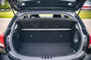 Black Kia Rio 2017 in Riga, with an engine capacity of 1.40 L and mileage of 0 thousand km for 5990 €, photo 18 on AUTOMOTO.COM.LV