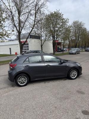 Melns Kia Rio 2017 Kauņa, ar dzinēja tilpumu 1.00 L un nobraukumu 170 tūkst. km par 5050 €, foto 3 vietnē AUTOMOTO.COM.LV