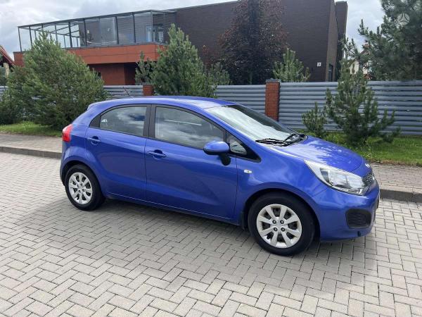 Blue Kia Rio 2012 in Klaipeda, with an engine capacity of 1.12 L and mileage of 215 thousand km for 3650 €, photo 1 on AUTOMOTO.COM.LV
