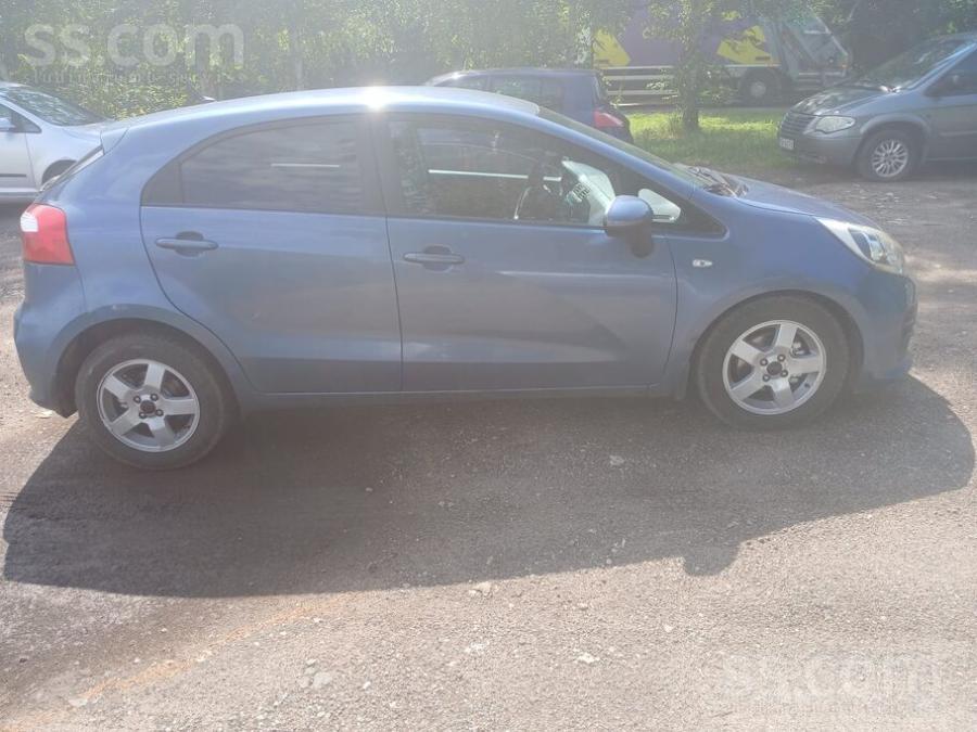 Blue Kia Rio 2015 in Riga, with an engine capacity of 1.30 L and mileage of 130 thousand km for 3500 €, photo 3 on AUTOMOTO.COM.LV