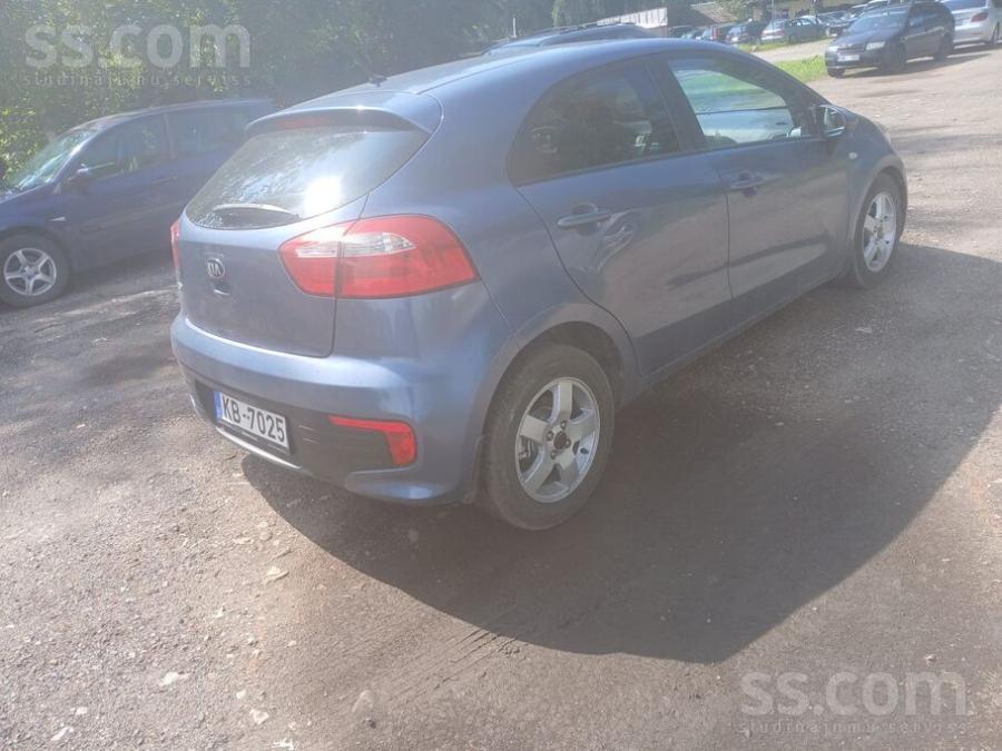 Blue Kia Rio 2015 in Riga, with an engine capacity of 1.30 L and mileage of 130 thousand km for 3500 €, photo 5 on AUTOMOTO.COM.LV
