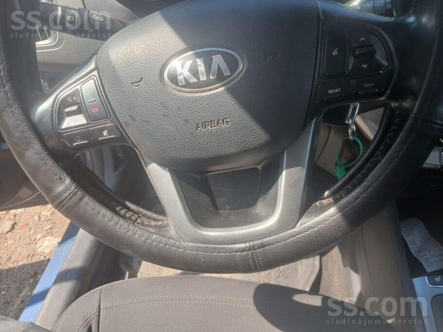 Blue Kia Rio 2015 in Riga, with an engine capacity of 1.30 L and mileage of 130 thousand km for 3500 €, photo 8 on AUTOMOTO.COM.LV