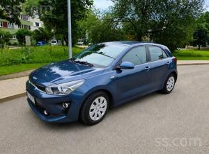 Blue Kia Rio 2021 in Riga, with an engine capacity of 1.00 L and mileage of 63 thousand km for 11250 €, photo 4 on AUTOMOTO.COM.LV