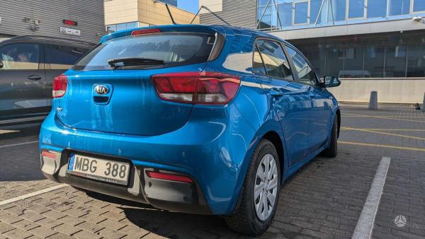 Blue Kia Rio 2021 in Vilnius, with an engine capacity of 1.20 L and mileage of 45 thousand km for 12000 €, photo 3 on AUTOMOTO.COM.LV