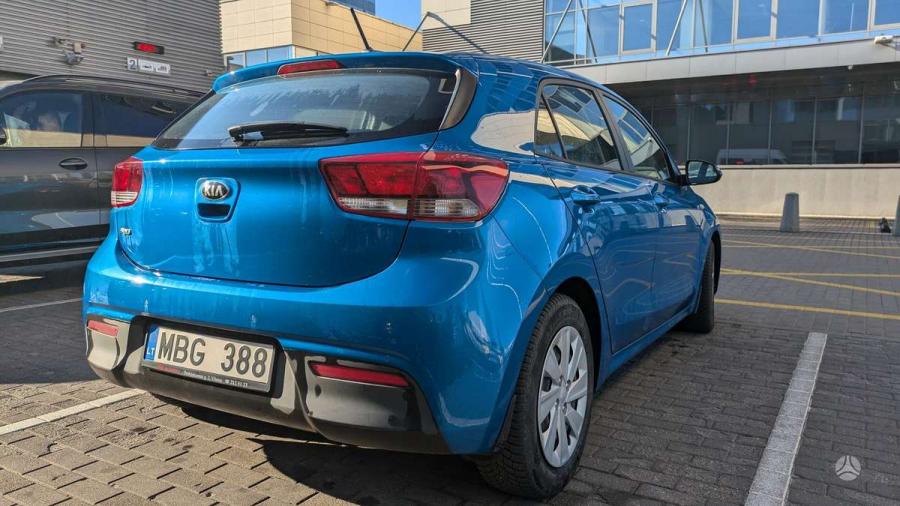 Blue Kia Rio 2021 in Vilnius, with an engine capacity of 1.20 L and mileage of 45 thousand km for 12000 €, photo 4 on AUTOMOTO.COM.LV