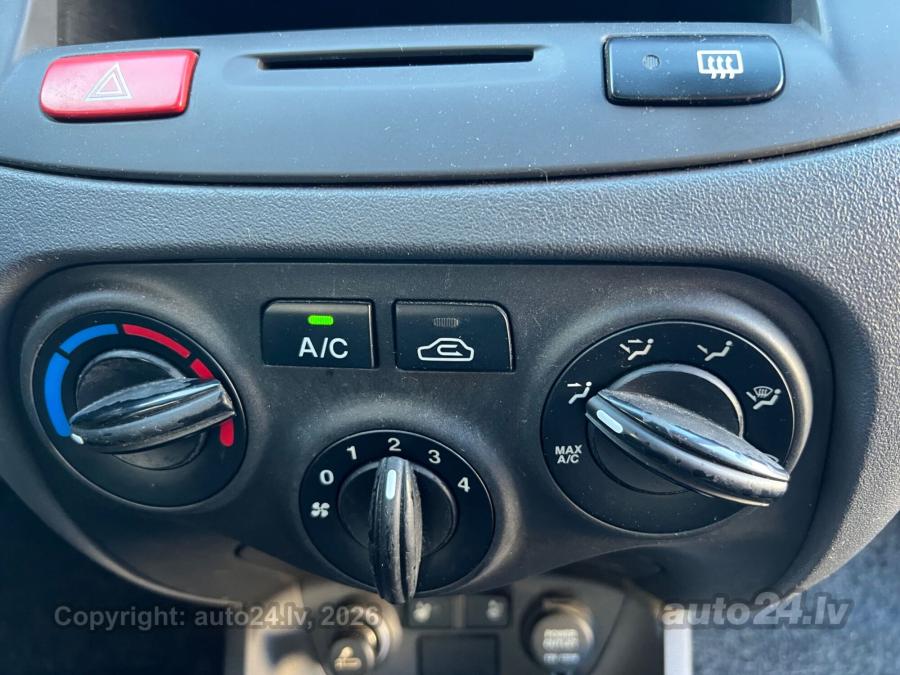Zils Kia Rio 2006 Paide, ar dzinēja tilpumu 1.40 L un nobraukumu 127 tūkst. km par 2799 €, foto 16 vietnē AUTOMOTO.COM.LV