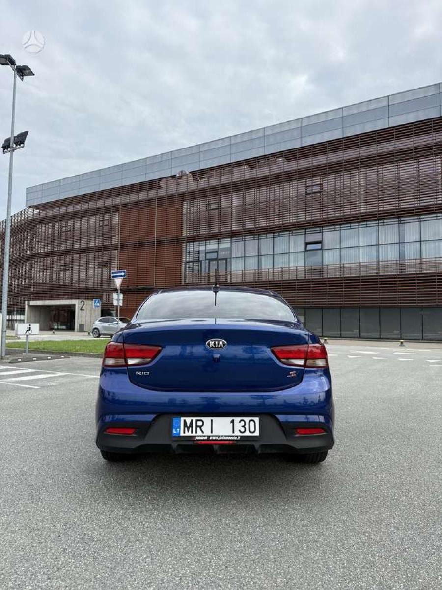 Blue Kia Rio 2018 in Klaipeda, with an engine capacity of 1.59 L and mileage of 193 thousand km for 7400 €, photo 8 on AUTOMOTO.COM.LV