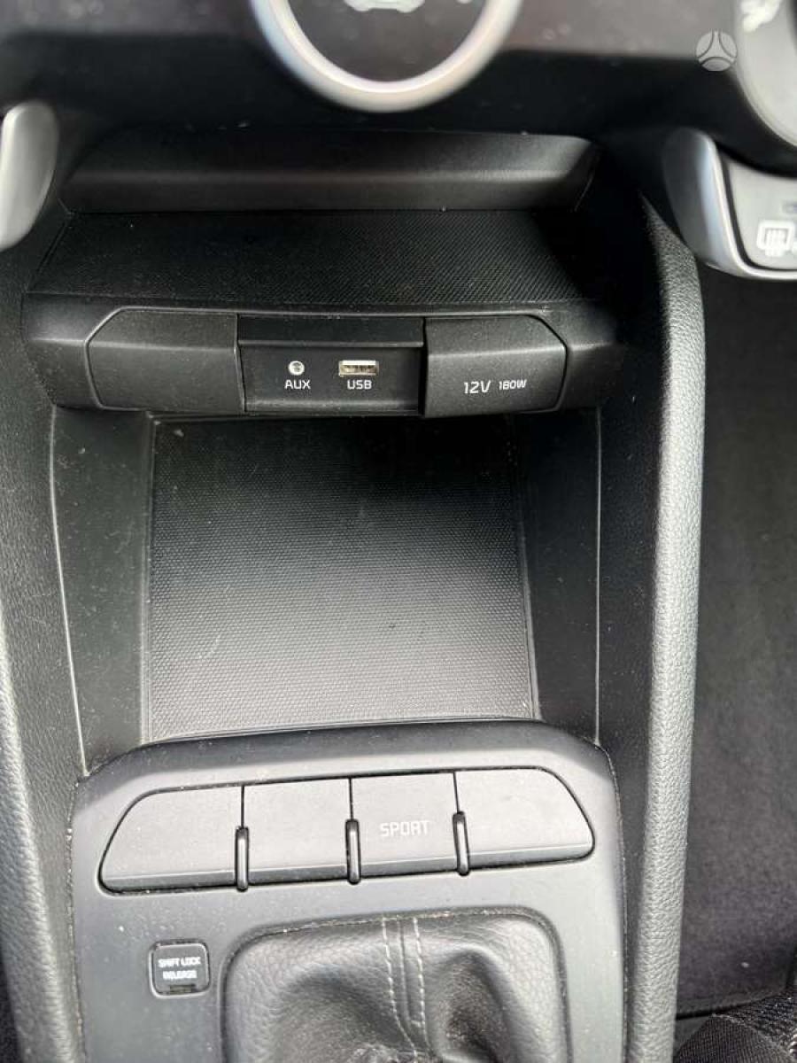 Blue Kia Rio 2018 in Klaipeda, with an engine capacity of 1.59 L and mileage of 193 thousand km for 7400 €, photo 19 on AUTOMOTO.COM.LV