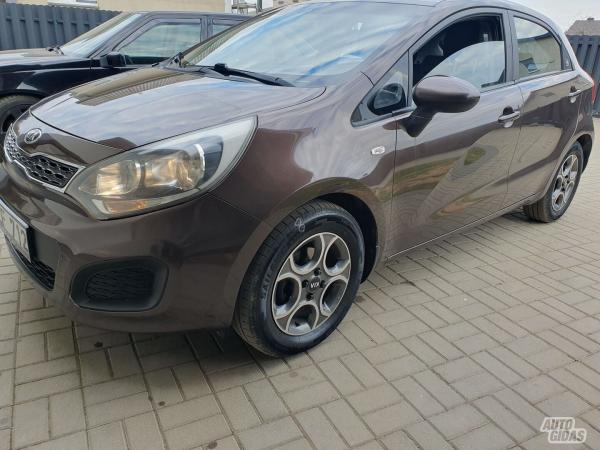 Brown Kia Rio 2012 in Siauliai, with an engine capacity of 1.20 L and mileage of 276 thousand km for 2800 €, photo 2 on AUTOMOTO.COM.LV