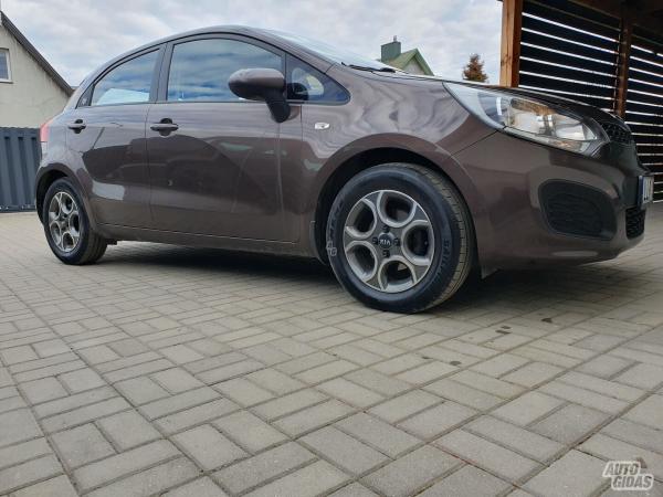 Brown Kia Rio 2012 in Siauliai, with an engine capacity of 1.20 L and mileage of 276 thousand km for 2800 €, photo 3 on AUTOMOTO.COM.LV