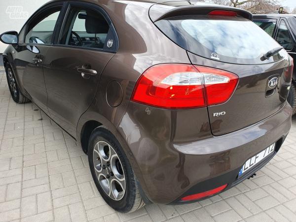 Brown Kia Rio 2012 in Siauliai, with an engine capacity of 1.20 L and mileage of 276 thousand km for 2800 €, photo 8 on AUTOMOTO.COM.LV