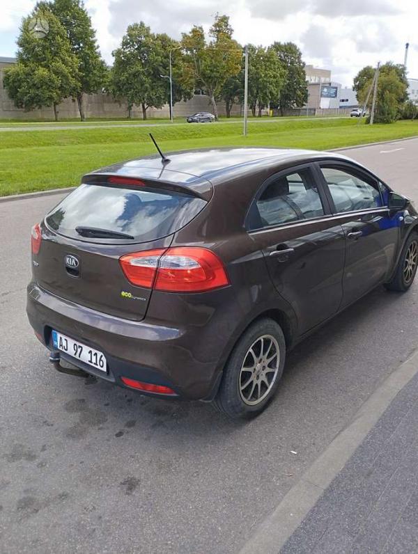 Brown Kia Rio 2013 in Silute, with an engine capacity of 0.00 L and mileage of 280 thousand km for 3200 €, photo 3 on AUTOMOTO.COM.LV