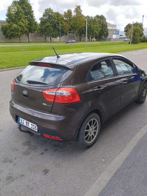Brown Kia Rio 2013 in Silute, with an engine capacity of 0.00 L and mileage of 280 thousand km for 3200 €, photo 4 on AUTOMOTO.COM.LV