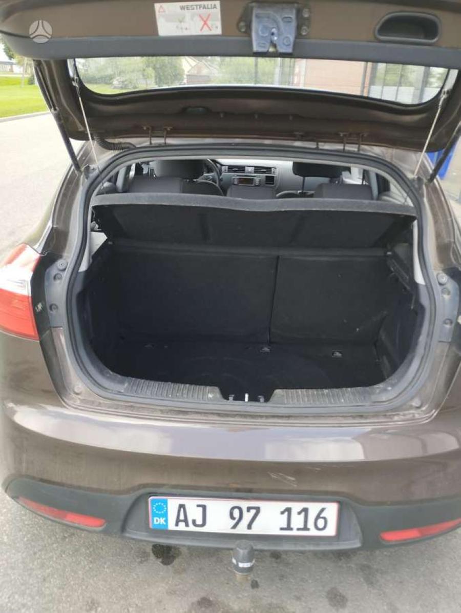 Brown Kia Rio 2013 in Silute, with an engine capacity of 0.00 L and mileage of 280 thousand km for 3200 €, photo 6 on AUTOMOTO.COM.LV