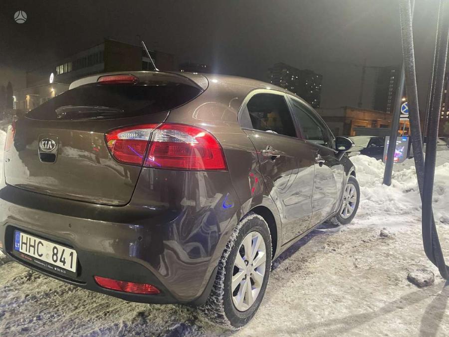 Brown Kia Rio 2014 in Vilnius, with an engine capacity of 1.40 L and mileage of 96 thousand km for 4150 €, photo 2 on AUTOMOTO.COM.LV
