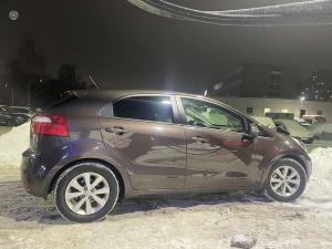 Brown Kia Rio 2014 in Vilnius, with an engine capacity of 1.40 L and mileage of 96 thousand km for 4150 €, photo 3 on AUTOMOTO.COM.LV