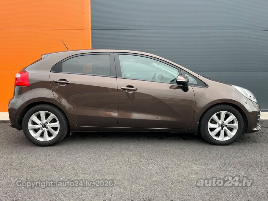 Brown Kia Rio 2015 in Kuressaare, with an engine capacity of 1.40 L and mileage of 57 thousand km for 8890 €, photo 8 on AUTOMOTO.COM.LV