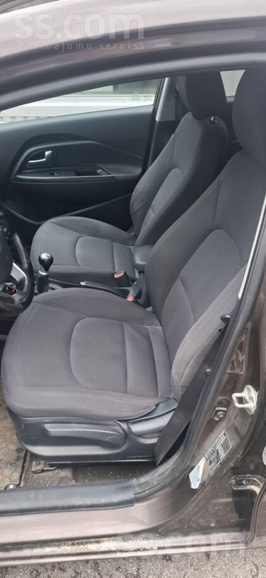 Brown Kia Rio 2015 in Jelgava, with an engine capacity of 1.20 L and mileage of 401 thousand km for 1650 €, photo 7 on AUTOMOTO.COM.LV