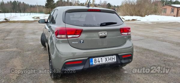 Green Kia Rio 2022 in Tallinn, with an engine capacity of 1.20 L and mileage of 30 thousand km for 12000 €, photo 4 on AUTOMOTO.COM.LV