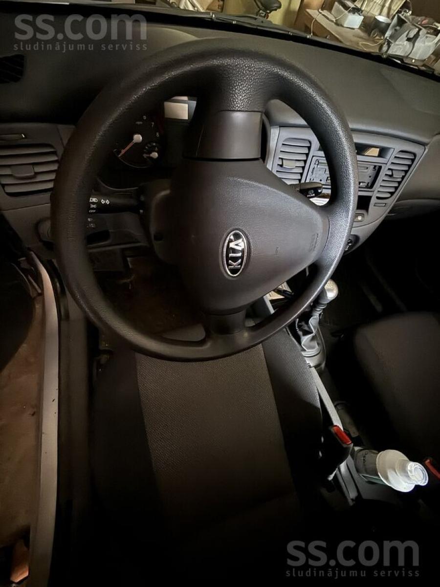 Grey Kia Rio 2007 in Riga, with an engine capacity of 1.40 L and mileage of 37 thousand km for 3000 €, photo 10 on AUTOMOTO.COM.LV