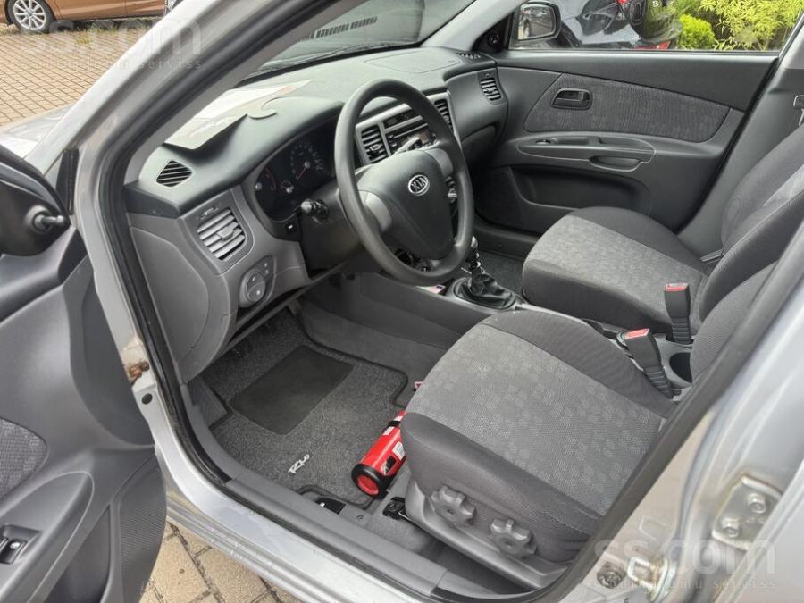 Grey Kia Rio 2008 in Talsi, with an engine capacity of 1.50 L and mileage of 104 thousand km for 3000 €, photo 8 on AUTOMOTO.COM.LV