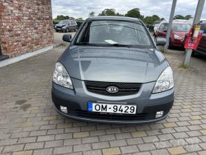 Grey Kia Rio 2010 in Talsi, with an engine capacity of 1.50 L and mileage of 206 thousand km for 3000 €, photo 3 on AUTOMOTO.COM.LV