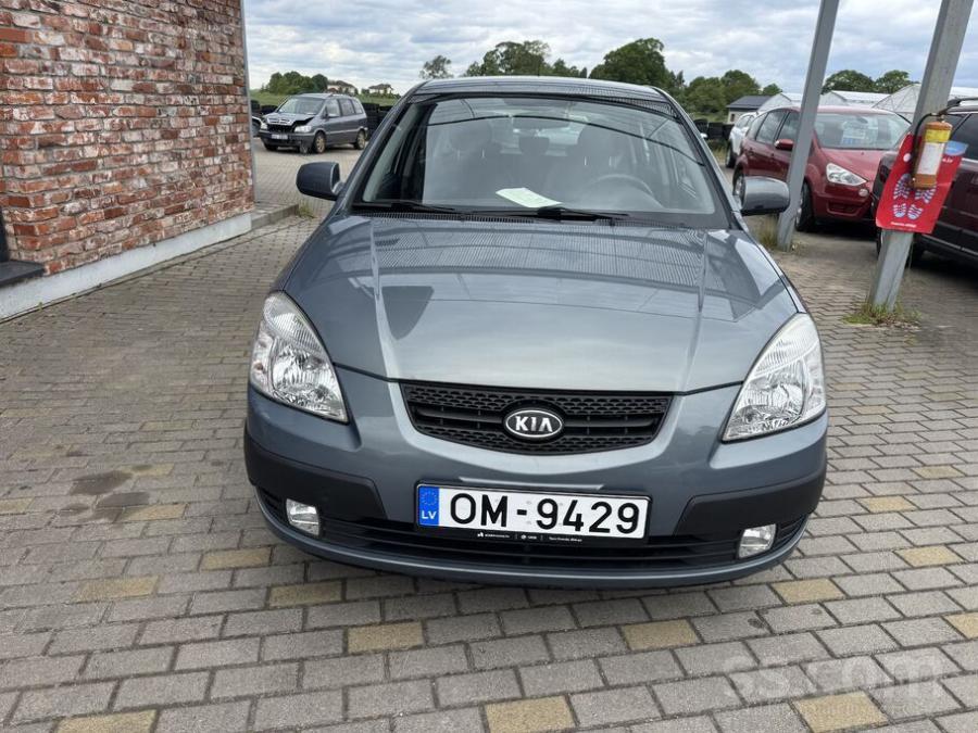 Grey Kia Rio 2010 in Talsi, with an engine capacity of 1.50 L and mileage of 206 thousand km for 3000 €, photo 3 on AUTOMOTO.COM.LV